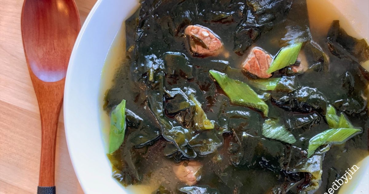 Korean Seaweed soup, Miyeokguk - Seasoned by Jin