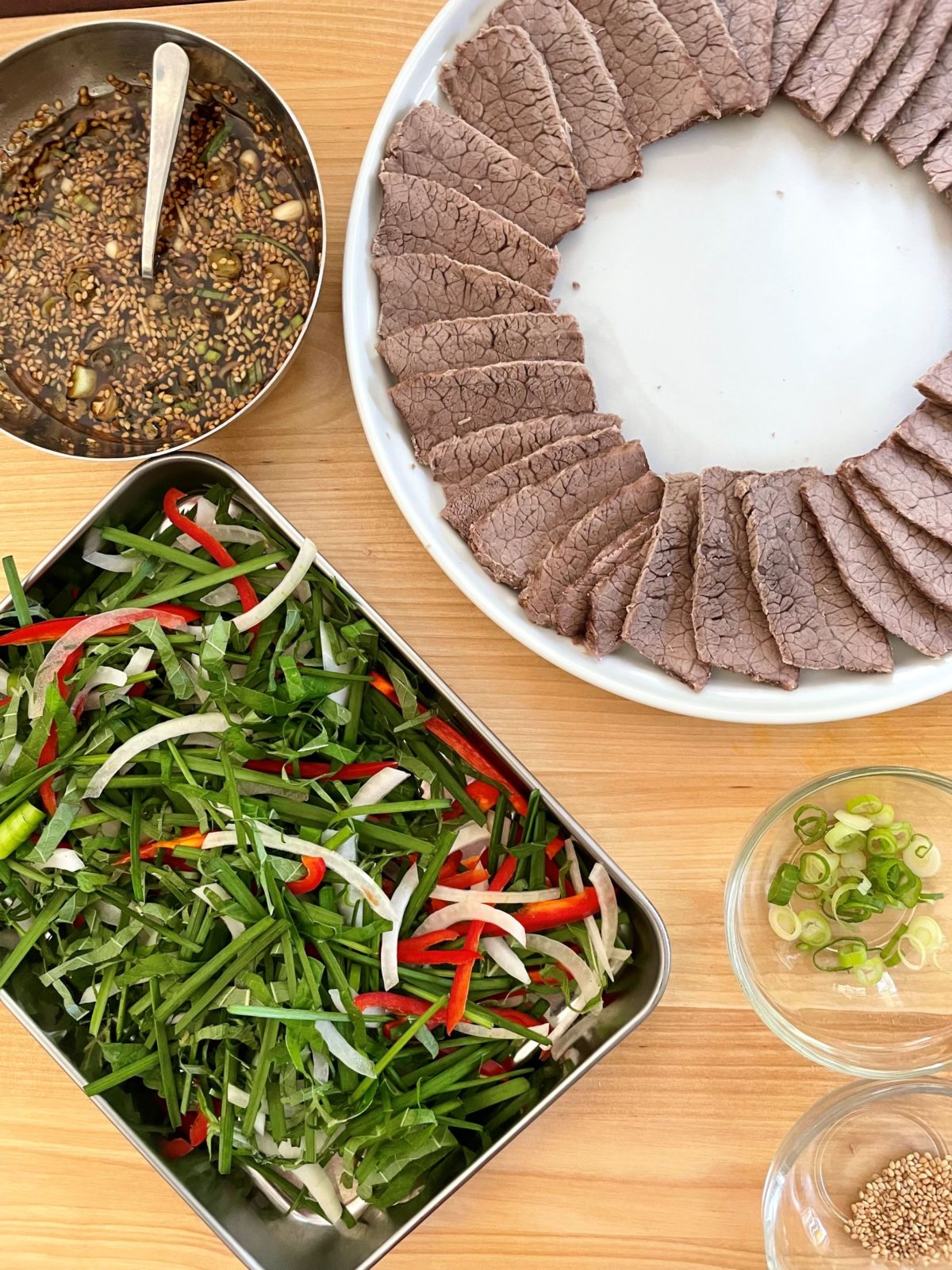 Korean Sliced Beef with Perilla Salad/Pyeon yuk Kkenip Muchim ⋆ ...