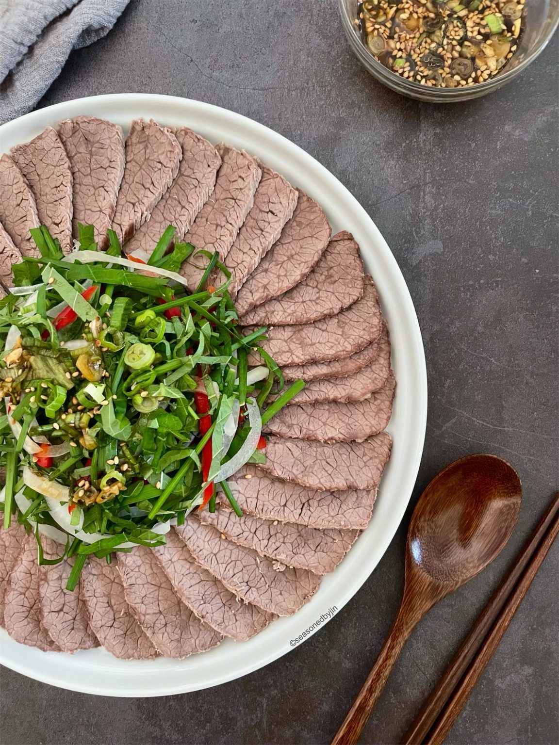 Korean Sliced Beef with Perilla Salad/Pyeon yuk Kkenip Muchim ⋆ ...