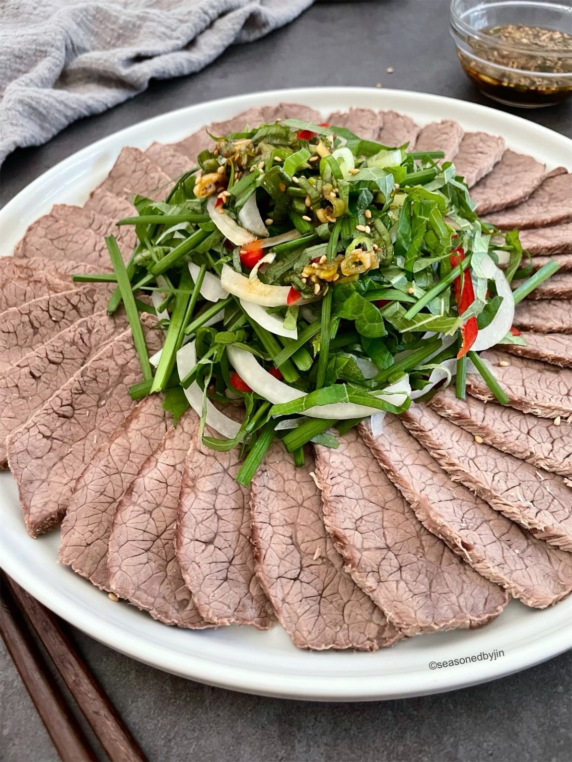 Korean Sliced Beef with Perilla Salad/Pyeon yuk Kkenip Muchim ⋆ ...