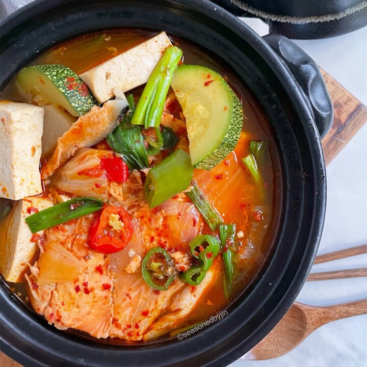 Spicy Salmon Stew/Yeon-eo Maeuntang ⋆ Seasoned by Jin